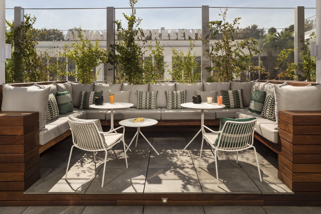 RADIO ME Rooftop Bar - Best Hotel Bar